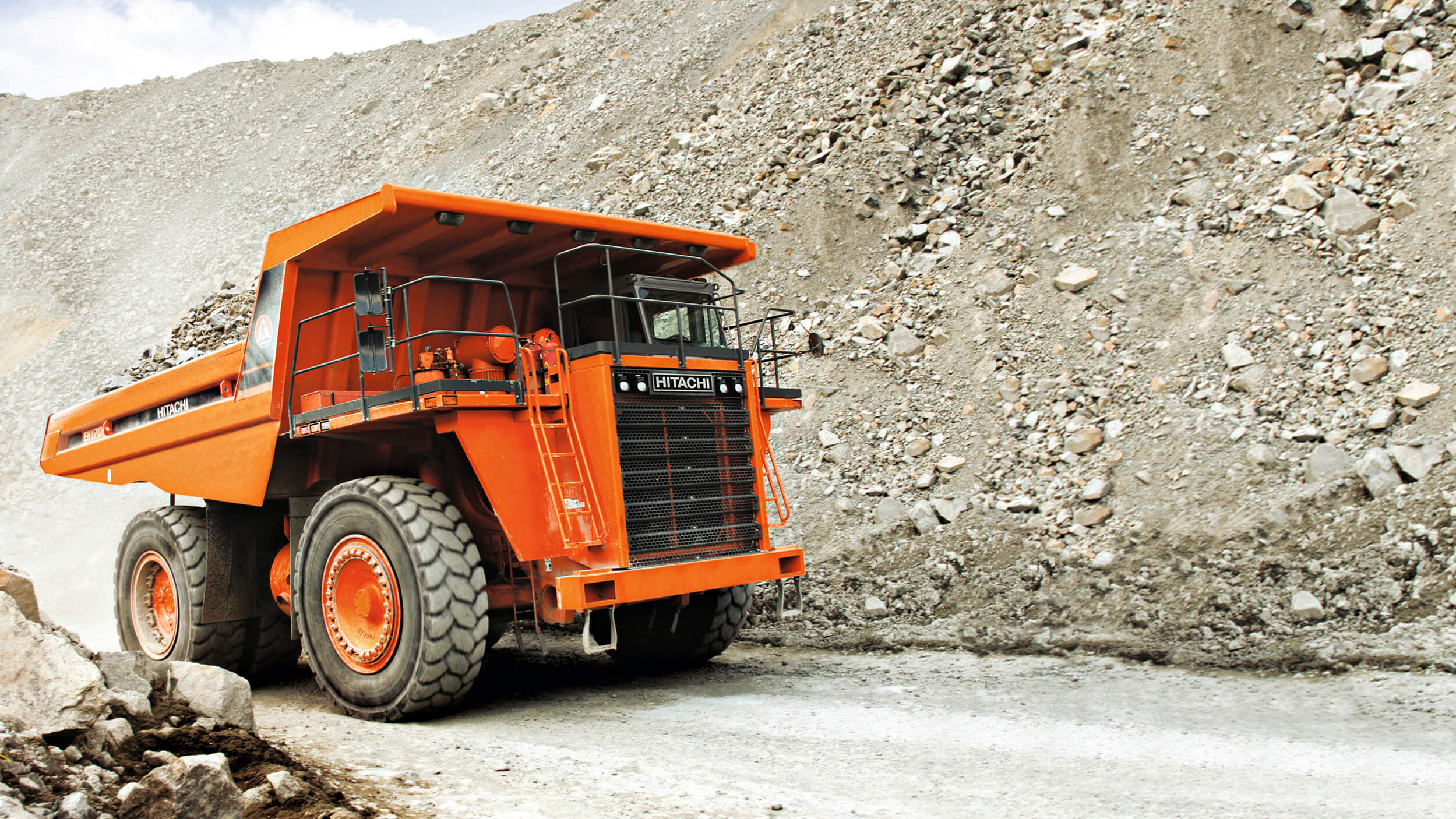 biggest dump truck engine