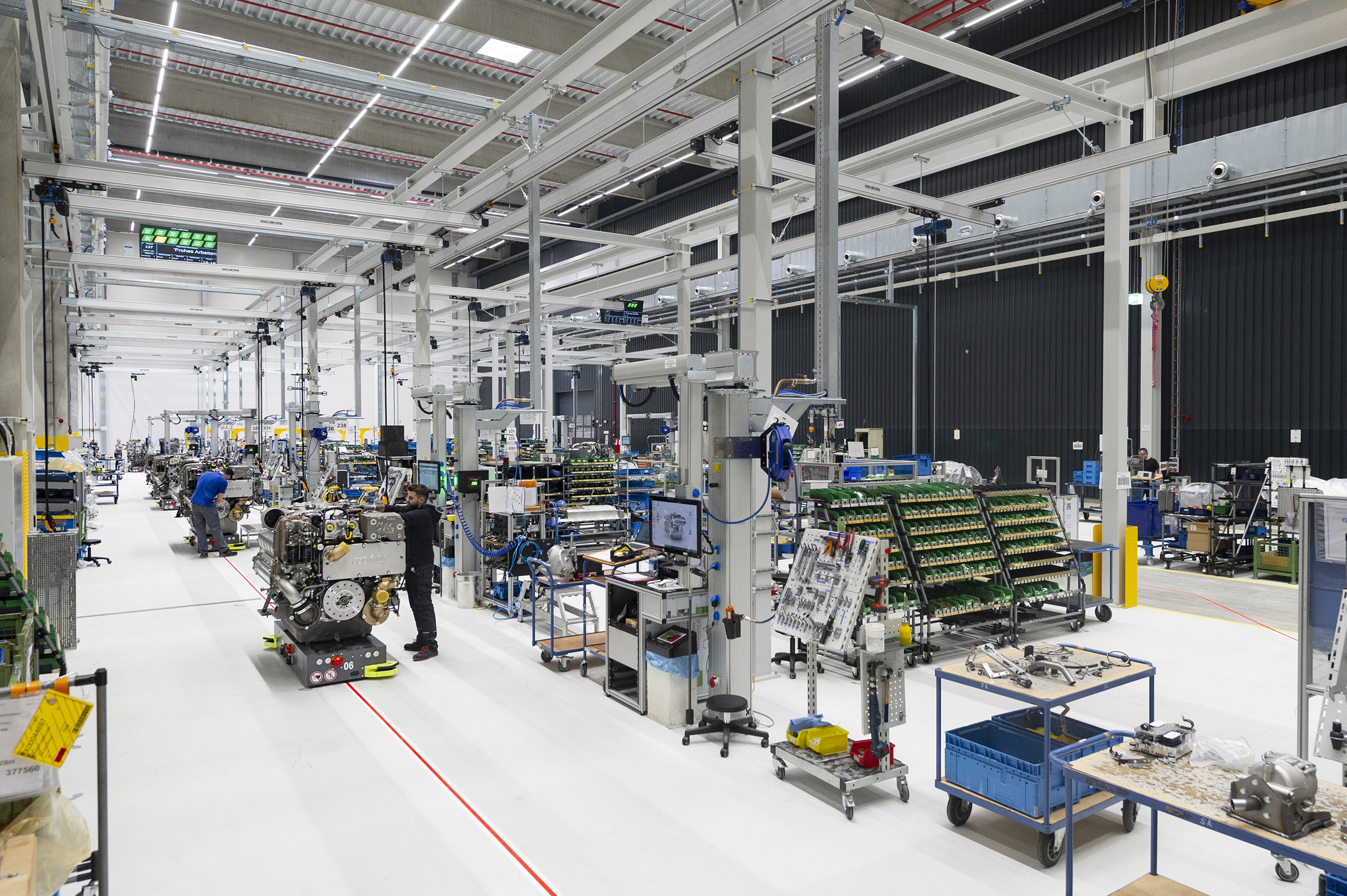 Rolls-Royce officially opens €30m mtu combustion engine assembly plant ...