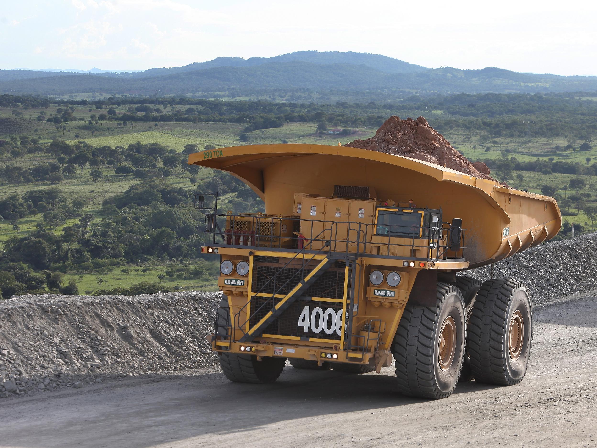 biggest dump truck engine